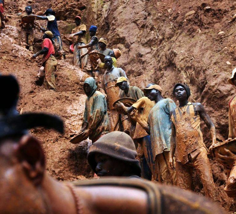 El conflicto de las minas de coltán - Instituto Jane Goodall Argentina